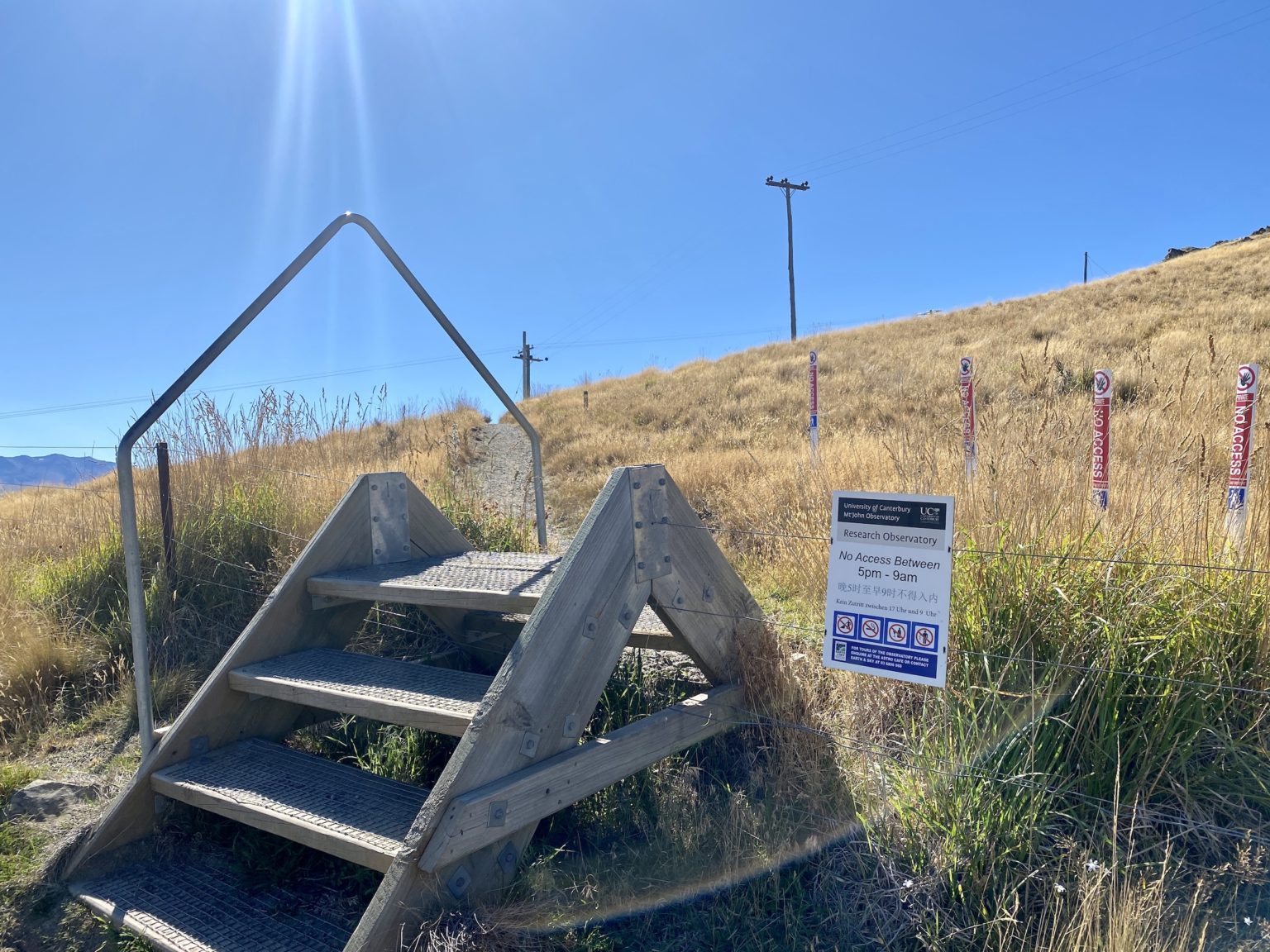 Mt John Summit Circuit Track Tekapo – Niki in New Zealand